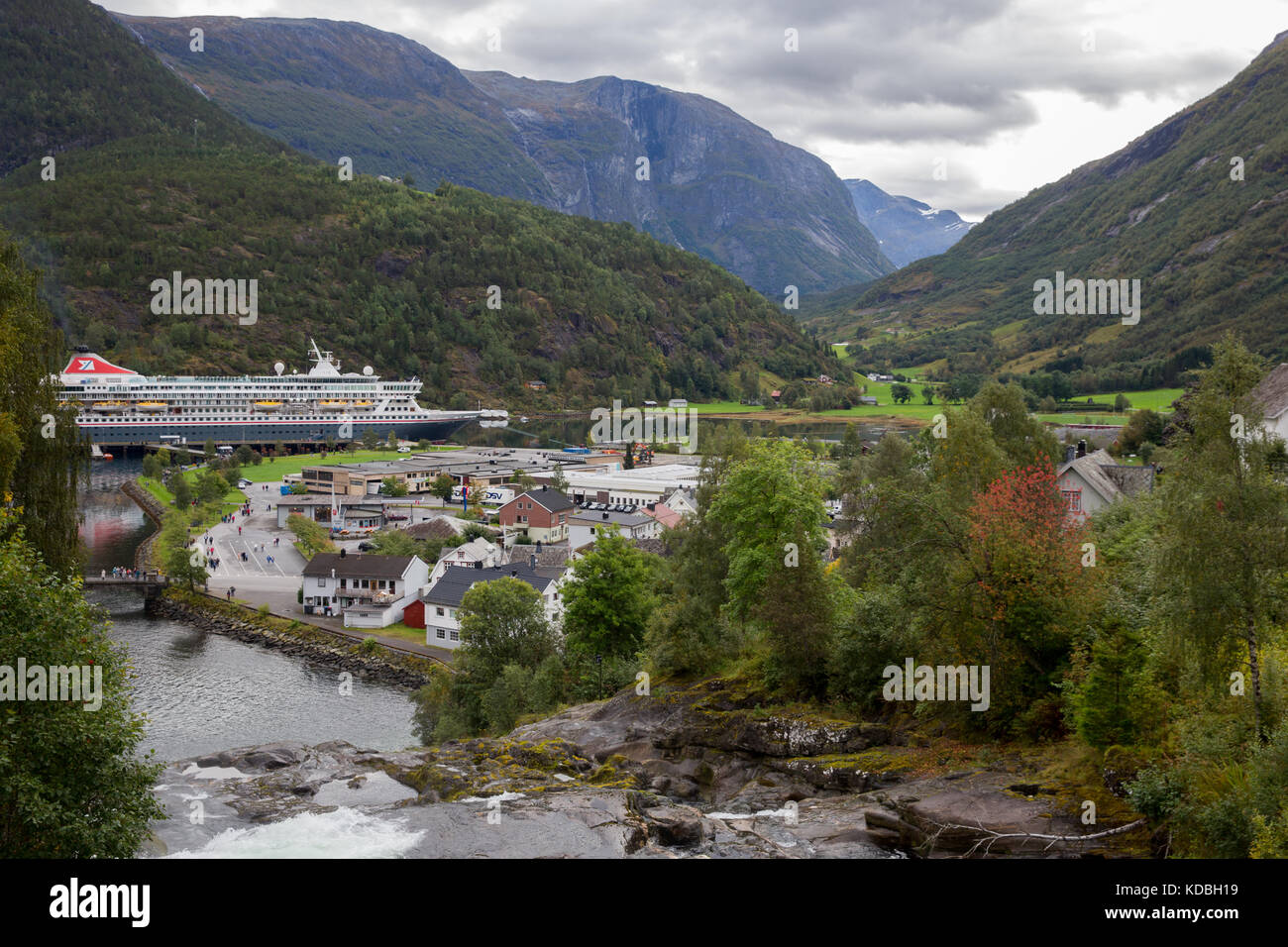Die Fred Olsen Cruise Liner, MS Balmoral in Hellesylt, Sunnylvsfjord in ...