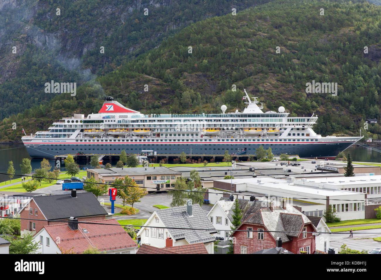 Die Fred Olsen Cruise Liner, MS Balmoral in Hellesylt, Sunnylvsfjord in ...