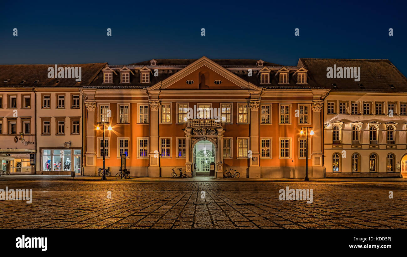 Rotes rathaus nacht -Fotos und -Bildmaterial in hoher Auflösung – Alamy