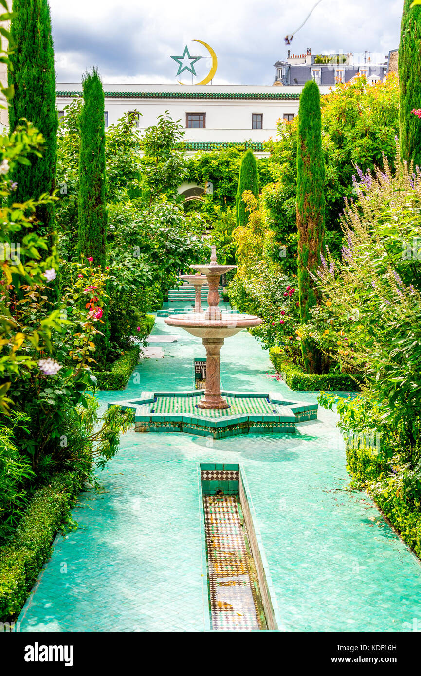 Paris mosque garden -Fotos und -Bildmaterial in hoher Auflösung – Alamy