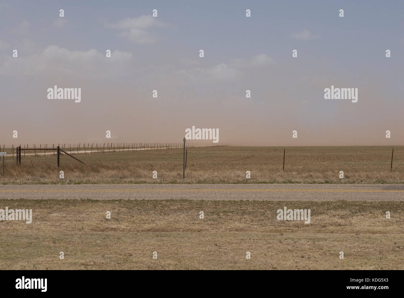 Reihe staubig -Fotos und -Bildmaterial in hoher Auflösung – Alamy