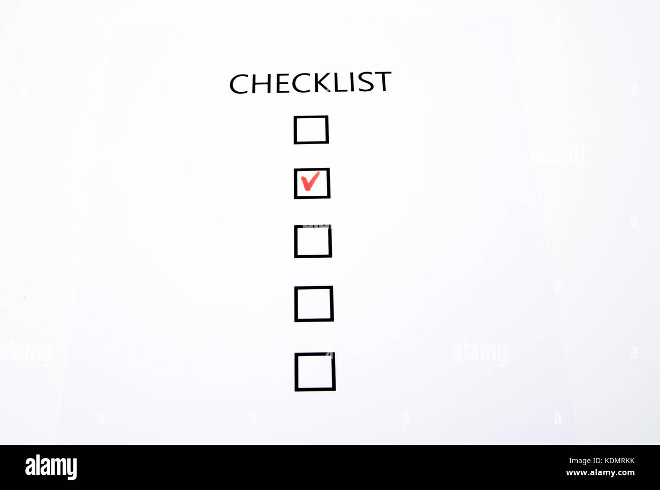 Checkliste auf weißem Papier Stockfotografie - Alamy