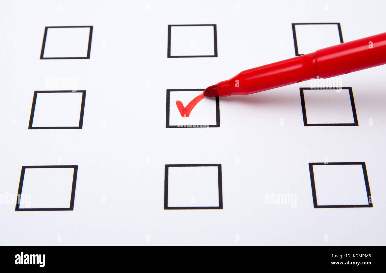 Checkliste auf weißem Papier Stockfotografie - Alamy