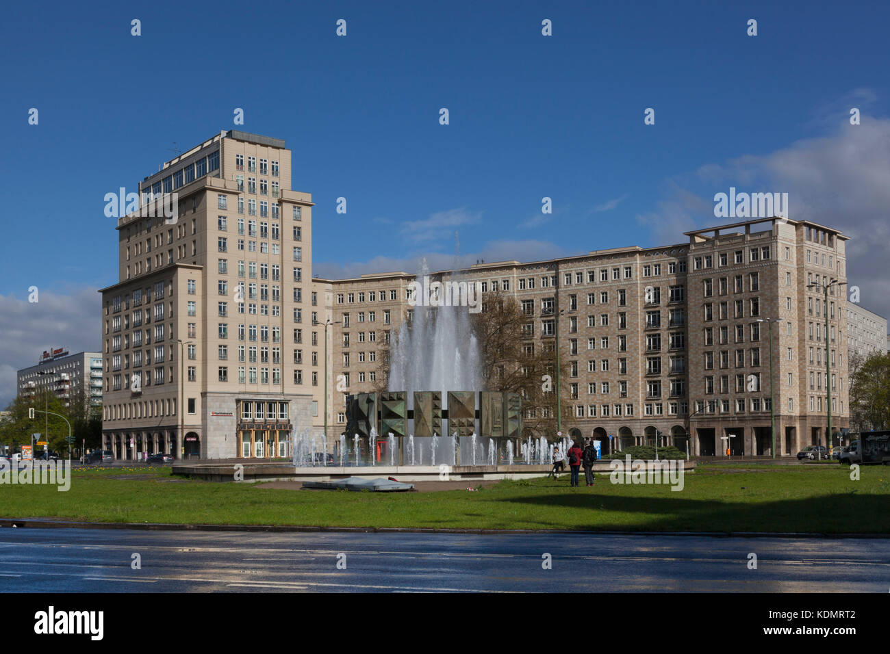 Karl-Marx-Allee, Berlin, Deutschland Stockfotografie - Alamy