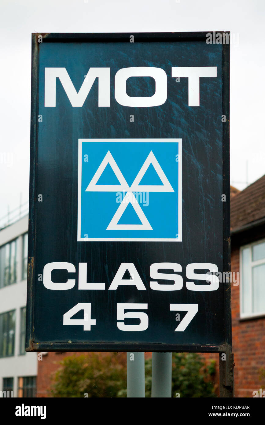 MOT/MOTs Zeichen/logo für Klasse 4 5 7 Fahrzeuge in einer Garage, die ...