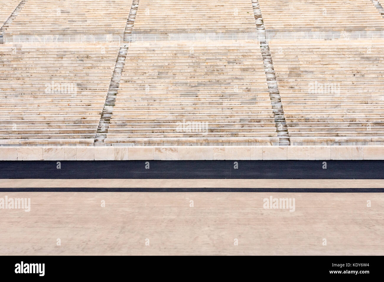 Altes theater mit marmorsitzen und treppen -Fotos und -Bildmaterial in ...