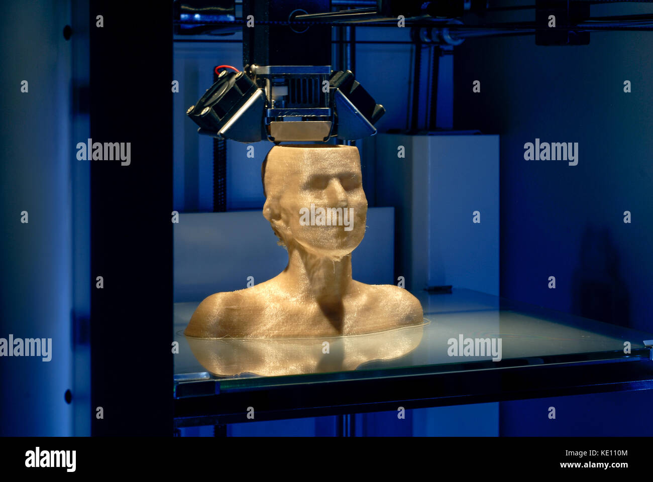 Goldenes Modell Stockfotos und -bilder Kaufen - Alamy Goldenes Modell Stockfotos und -bilder Kaufen - Alamy