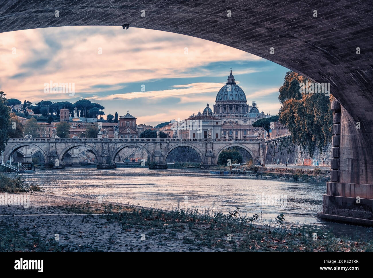 St peters basilica and st peters square in vatican city -Fotos und ...