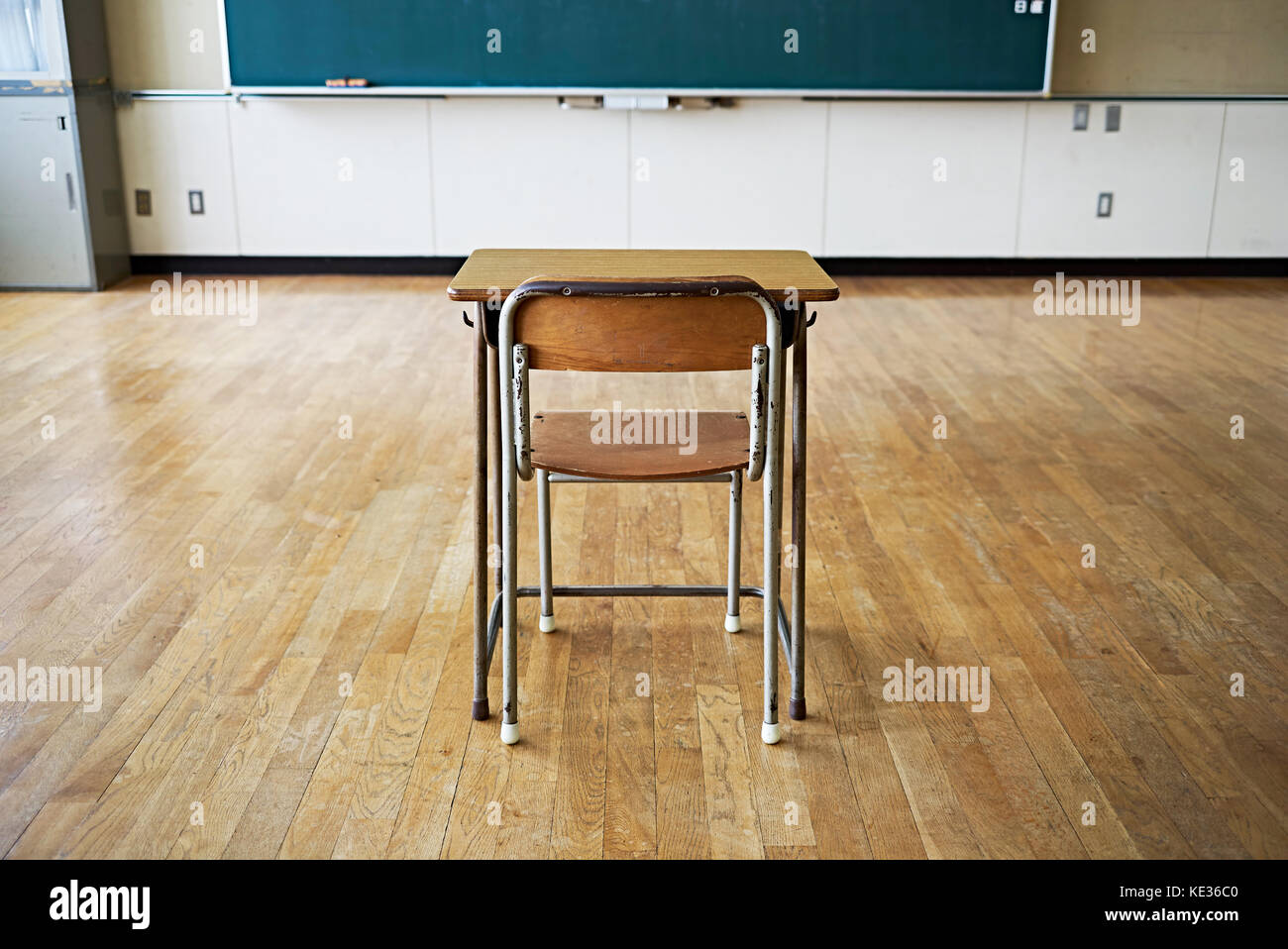 Schule stuhl -Fotos und -Bildmaterial in hoher Auflösung – Alamy
