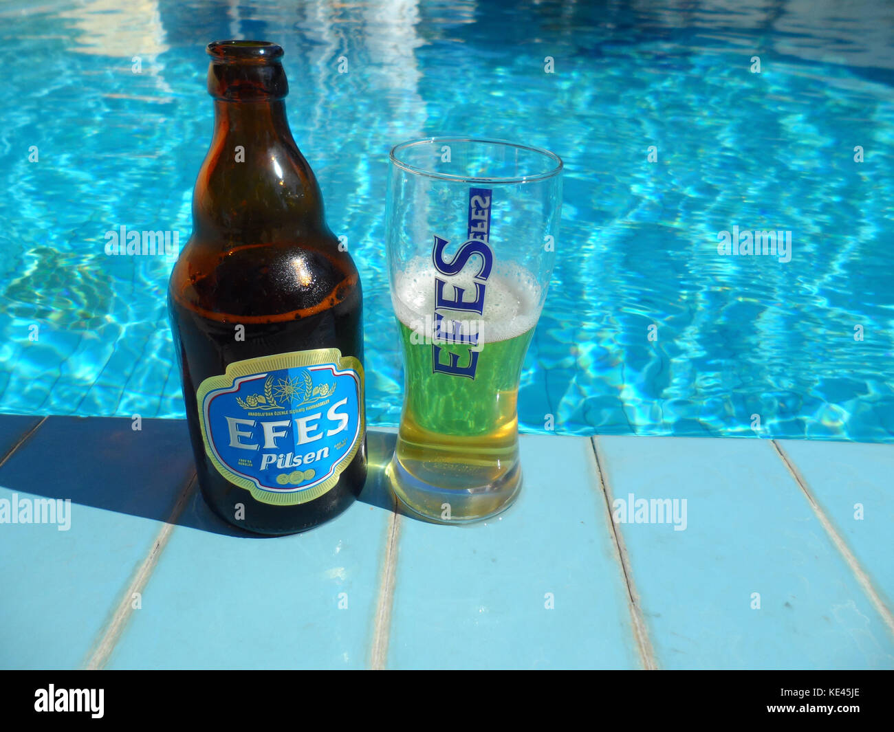 Flasche efes bier -Fotos und -Bildmaterial in hoher Auflösung – Alamy
