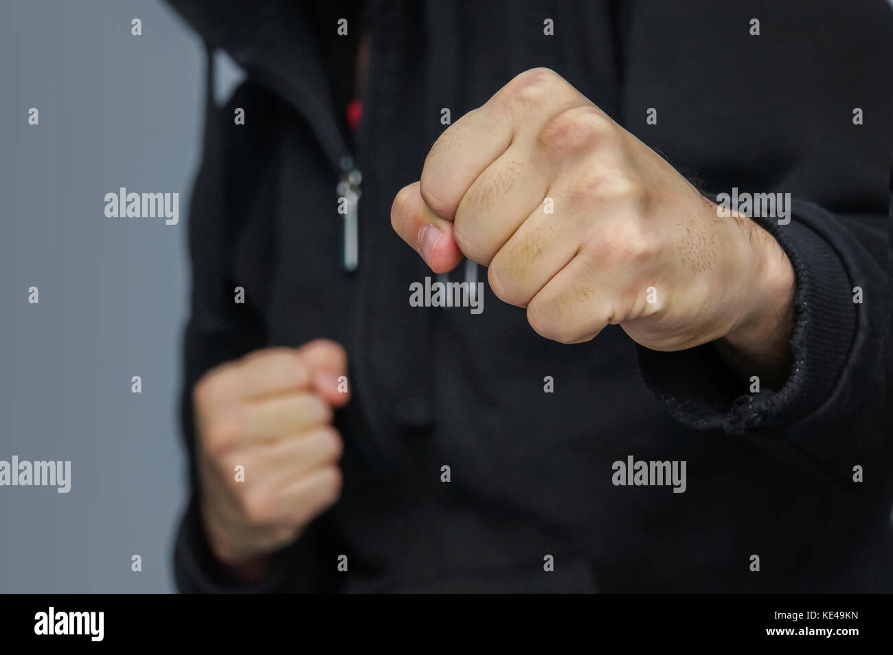 Hand combat -Fotos und -Bildmaterial in hoher Auflösung – Alamy