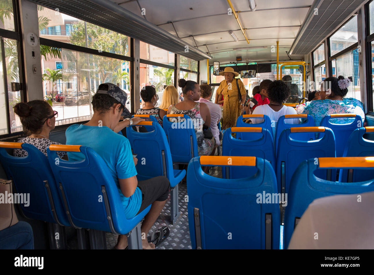 Die Seychellen, Mahe, Victoria, öffentlicher Verkehr, Passagiere auf ...