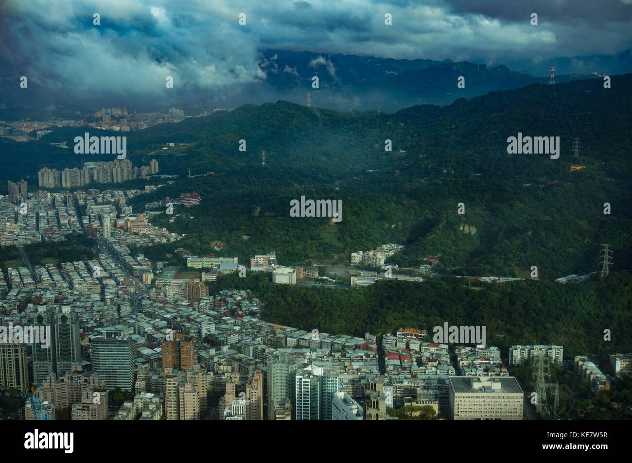 Blick von der hochhaus aussichtsplattform -Fotos und -Bildmaterial in hoher Auflösung – Alamy
