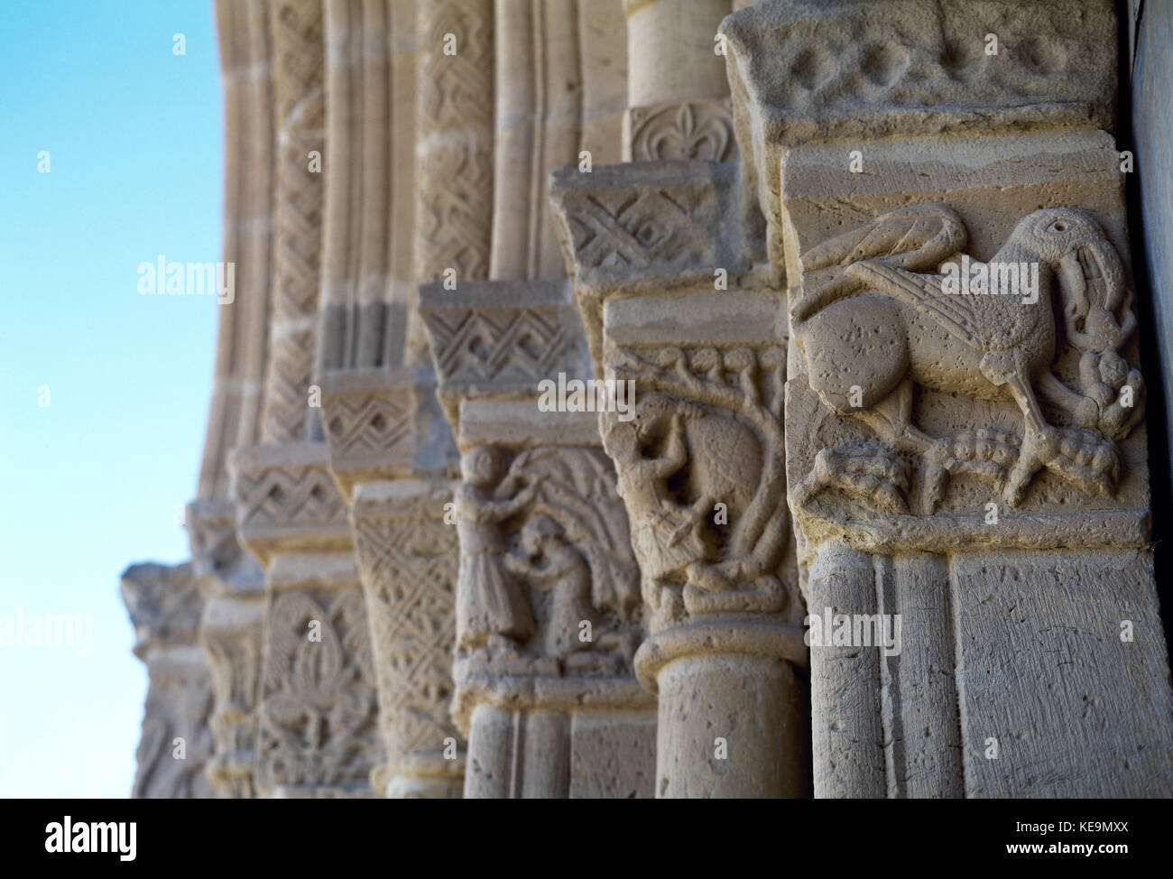 Romanesque sculpture -Fotos und -Bildmaterial in hoher Auflösung – Alamy