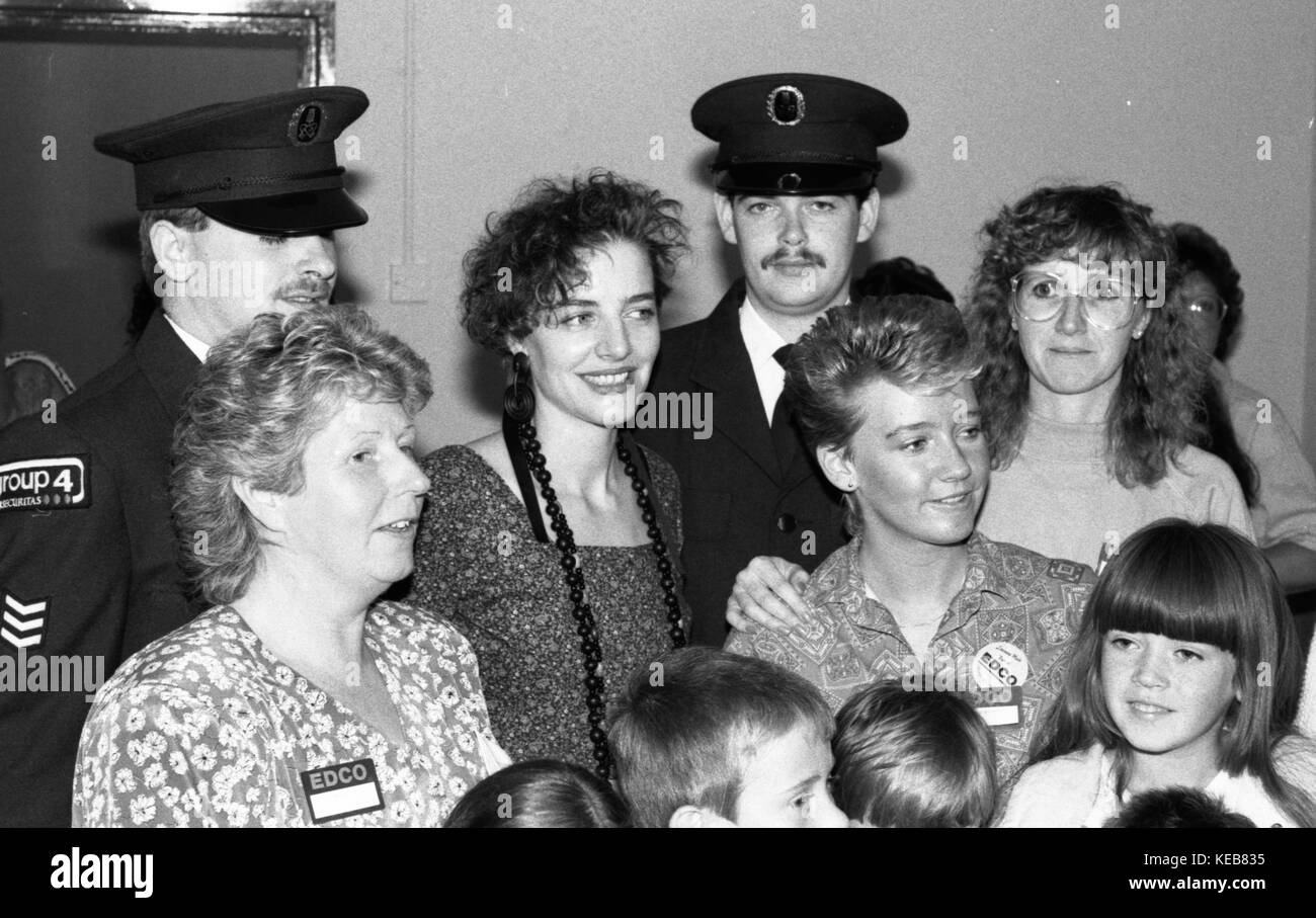 Australische Schauspielerin bei einem Besuch im EDCO-Geschäft in ...