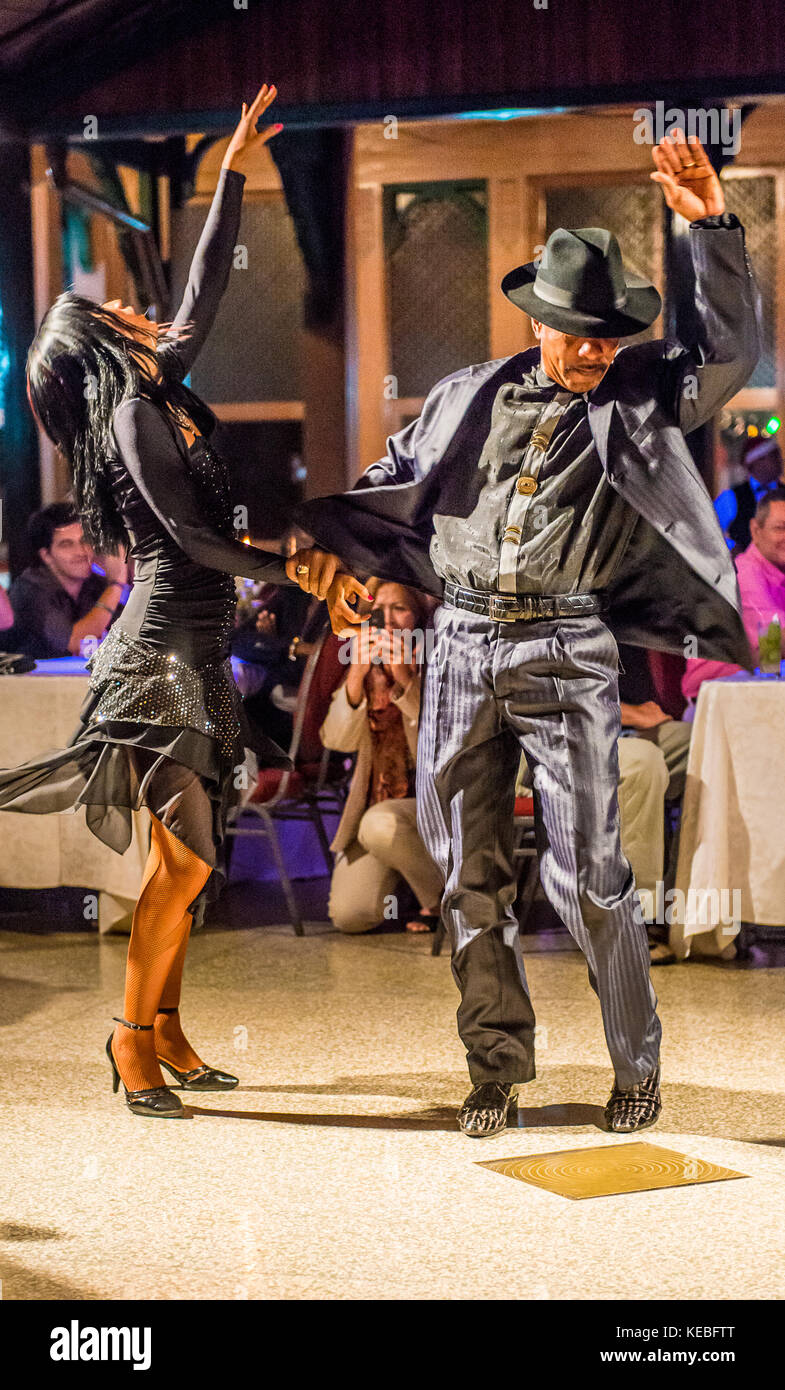 Cabaret dancers -Fotos und -Bildmaterial in hoher Auflösung – Alamy