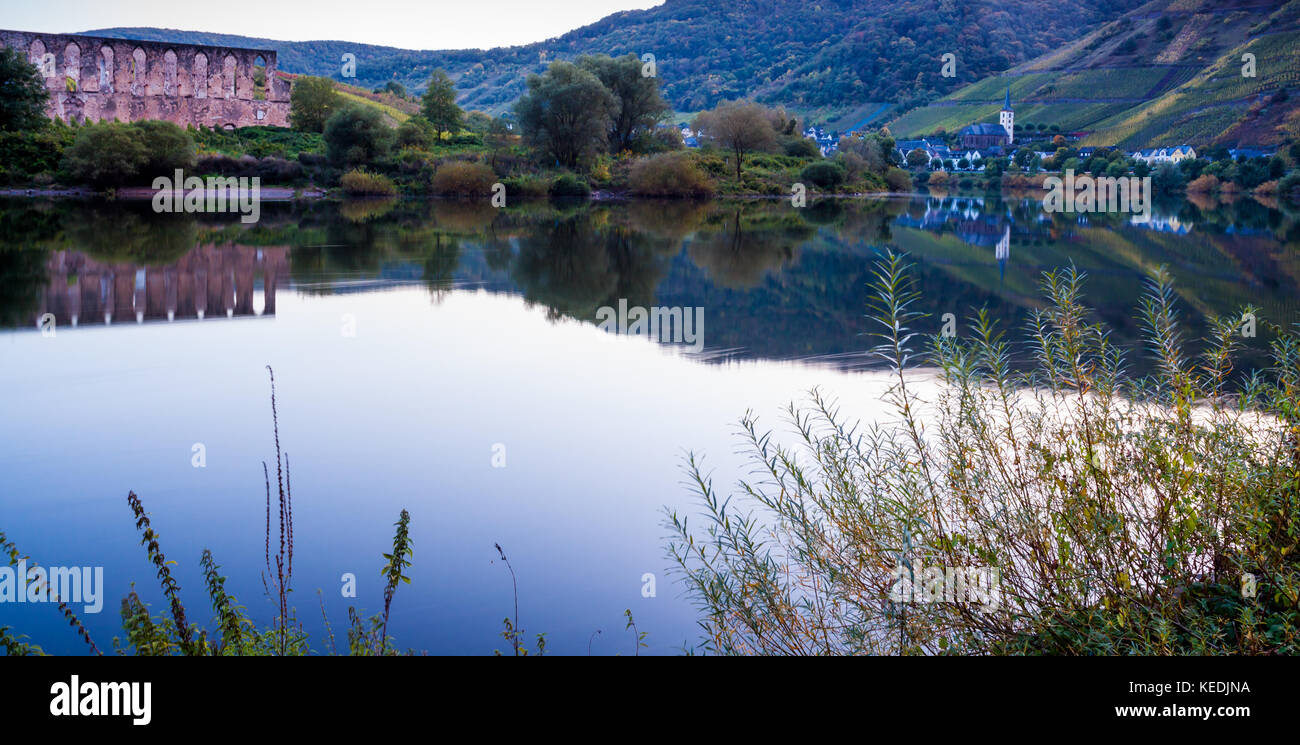 Abteiruinen stuben bei bremm -Fotos und -Bildmaterial in hoher ...