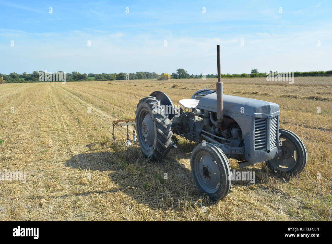 Grauer Traktor Stockfotos und -bilder Kaufen - Alamy