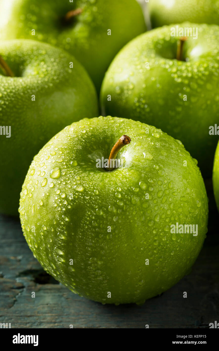 Grüner Apfel Stockfotos und -bilder Kaufen - Alamy