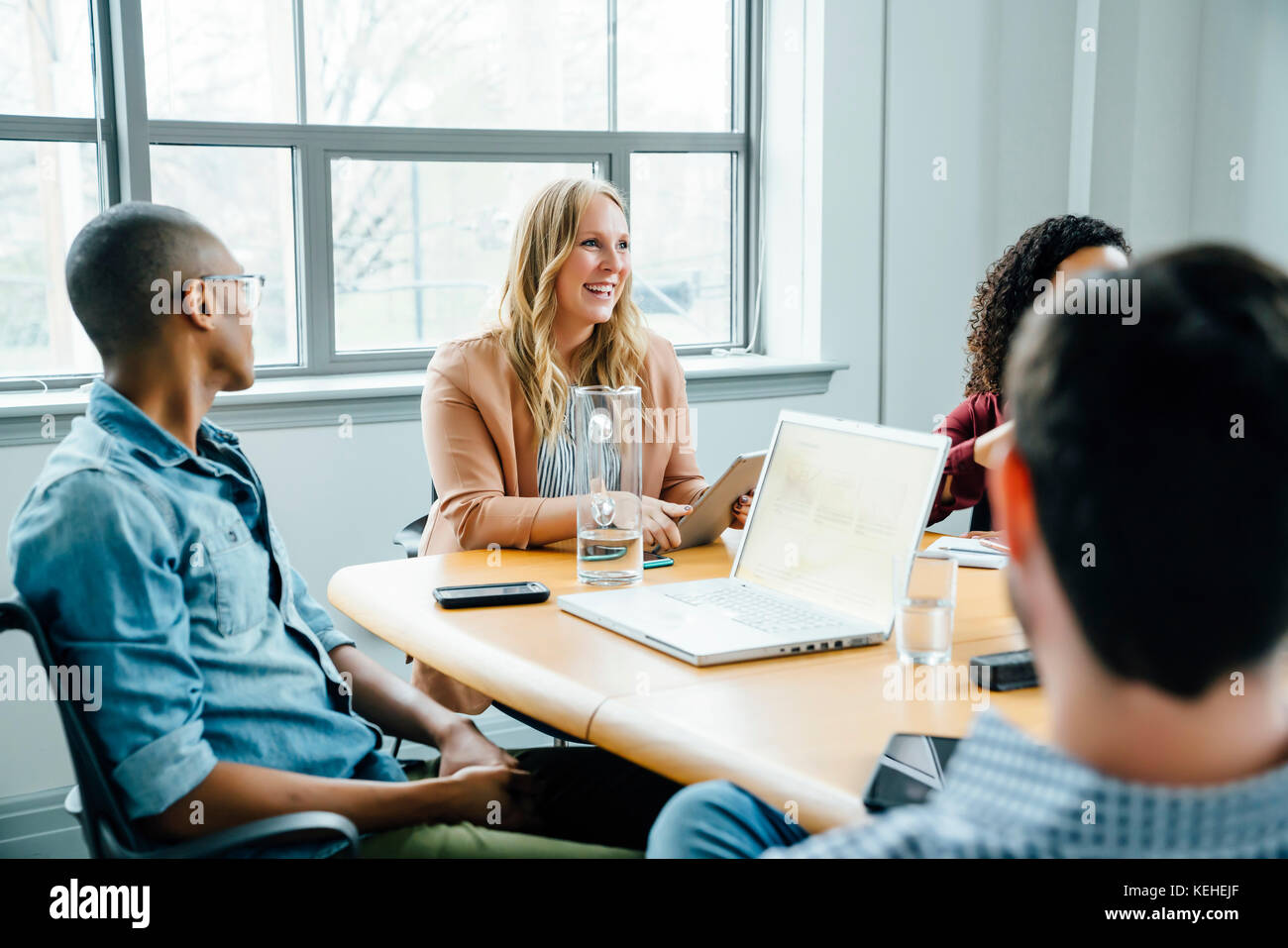 Business networking menschen -Fotos und -Bildmaterial in hoher ...