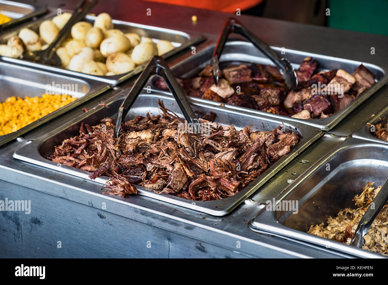 Hot buffet food -Fotos und -Bildmaterial in hoher Auflösung – Alamy