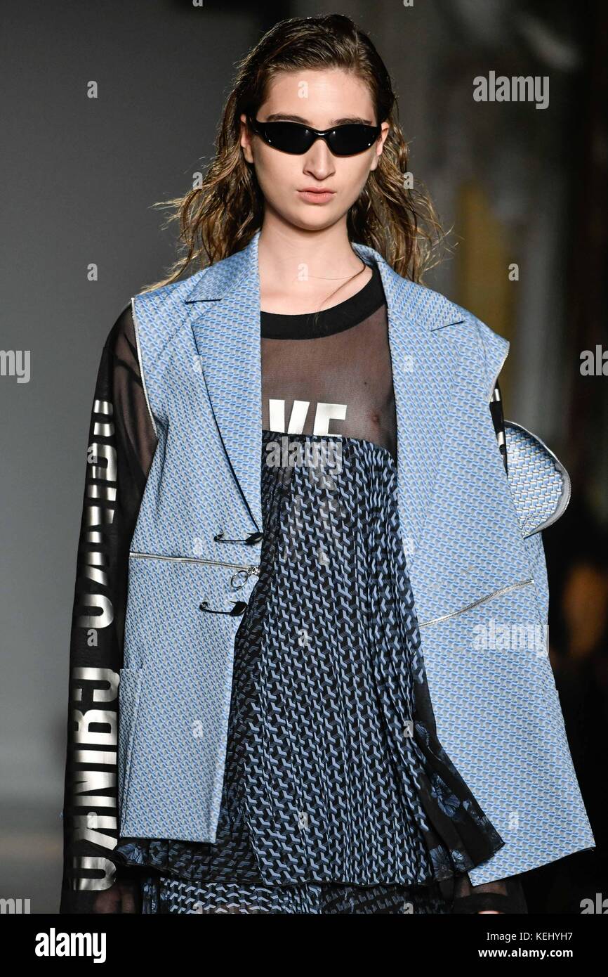 Mailand fashion week Frühjahr/Sommer 2018 - grinko - Catwalk mit ...