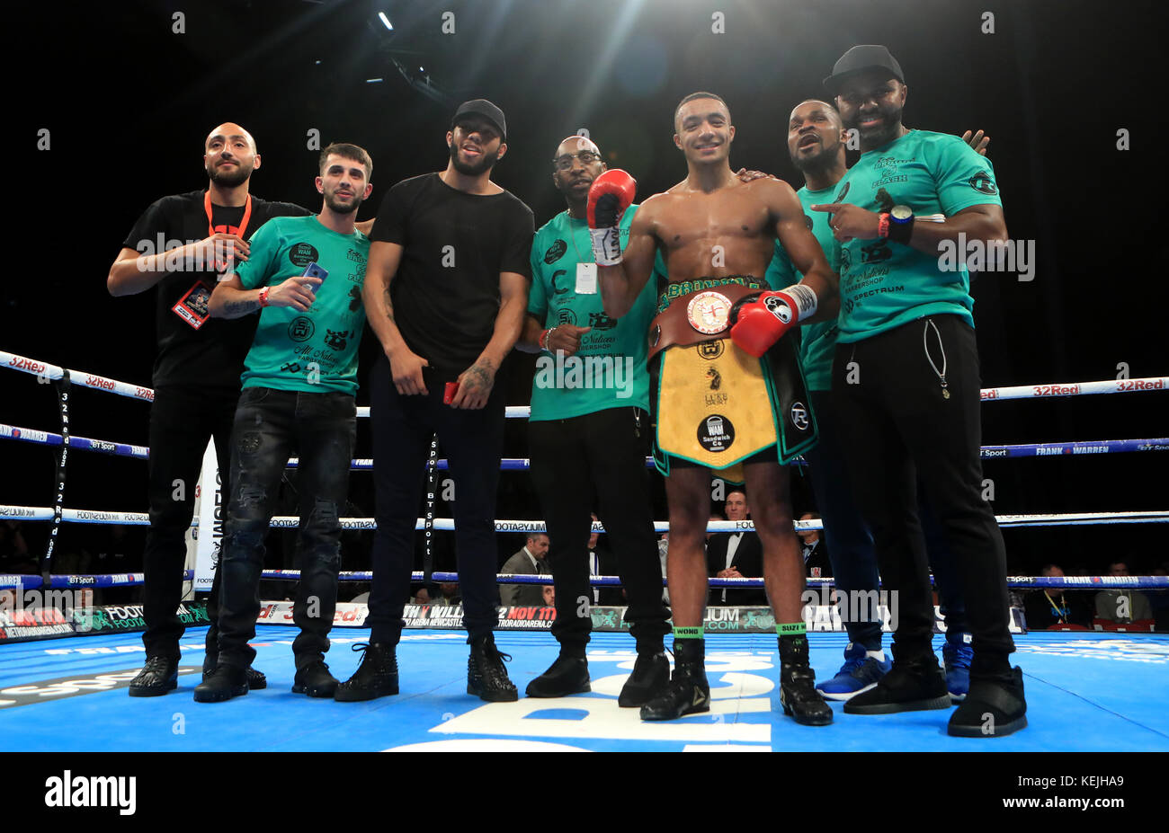 Zelfa Barrett Feiert Den Schlag Gegen Chris Conwell Stockfotos und ...