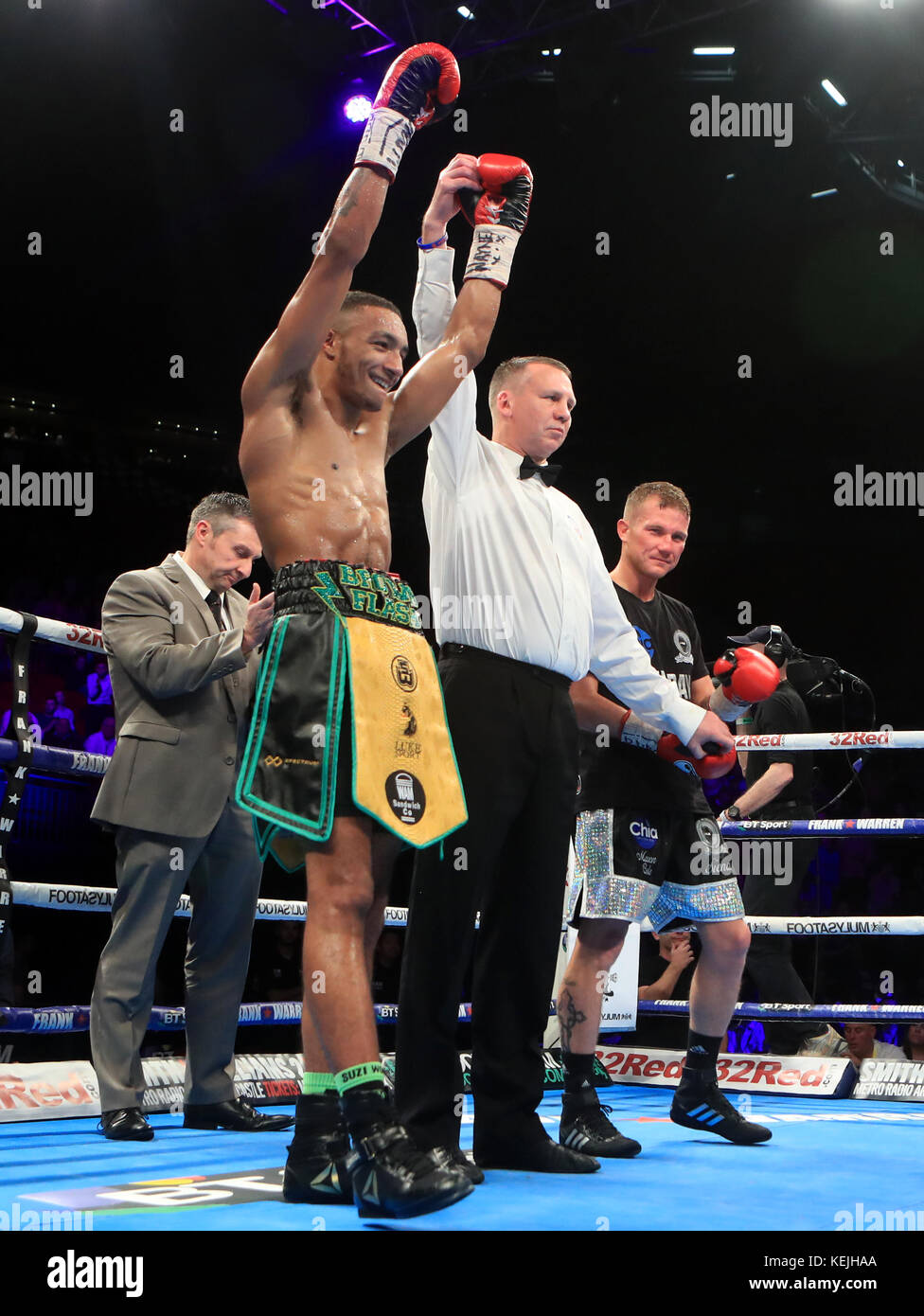 Zelfa Barrett Feiert Den Schlag Gegen Chris Conwell Stockfotos und ...