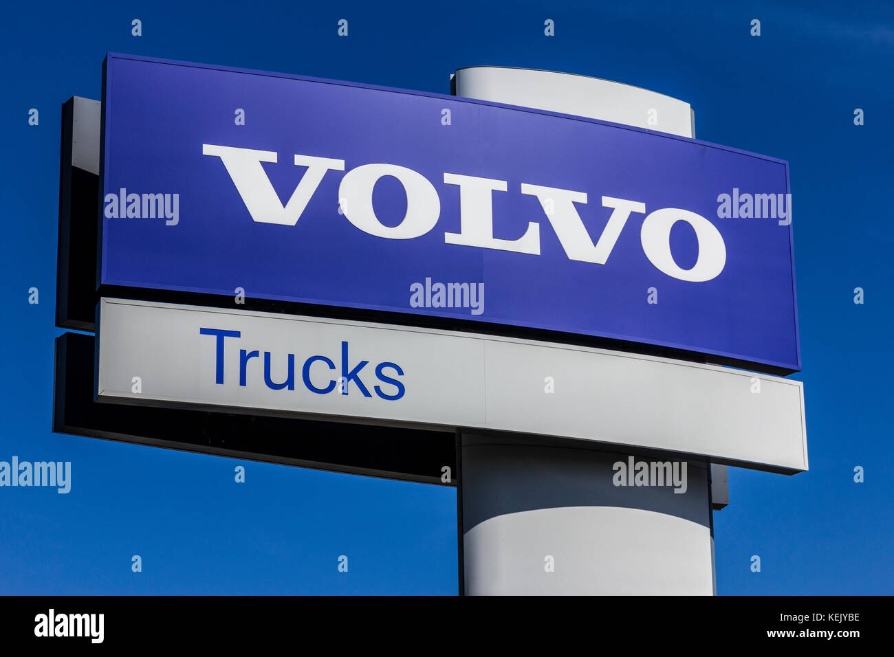 Indianapolis - ca. Oktober 2017: Volvo Trucks Signage und Logo. Volvo ...