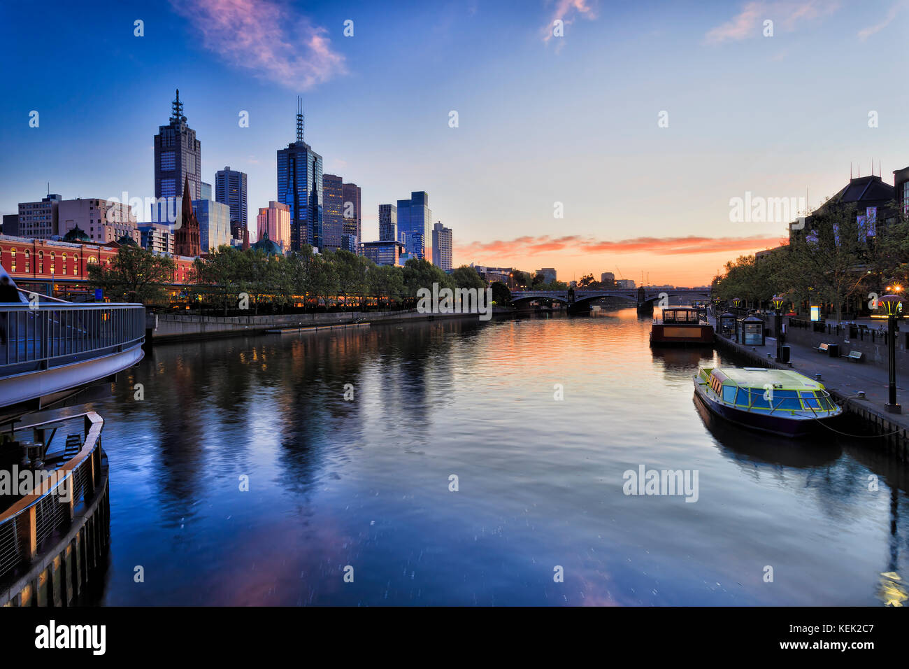 Stadt Mit Fluss Stockfotos und -bilder Kaufen - Alamy