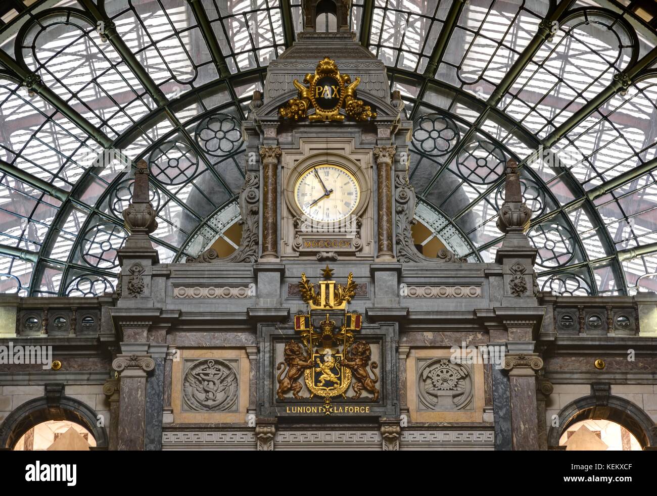 Bahnhof antwerpen centraal -Fotos und -Bildmaterial in hoher Auflösung ...