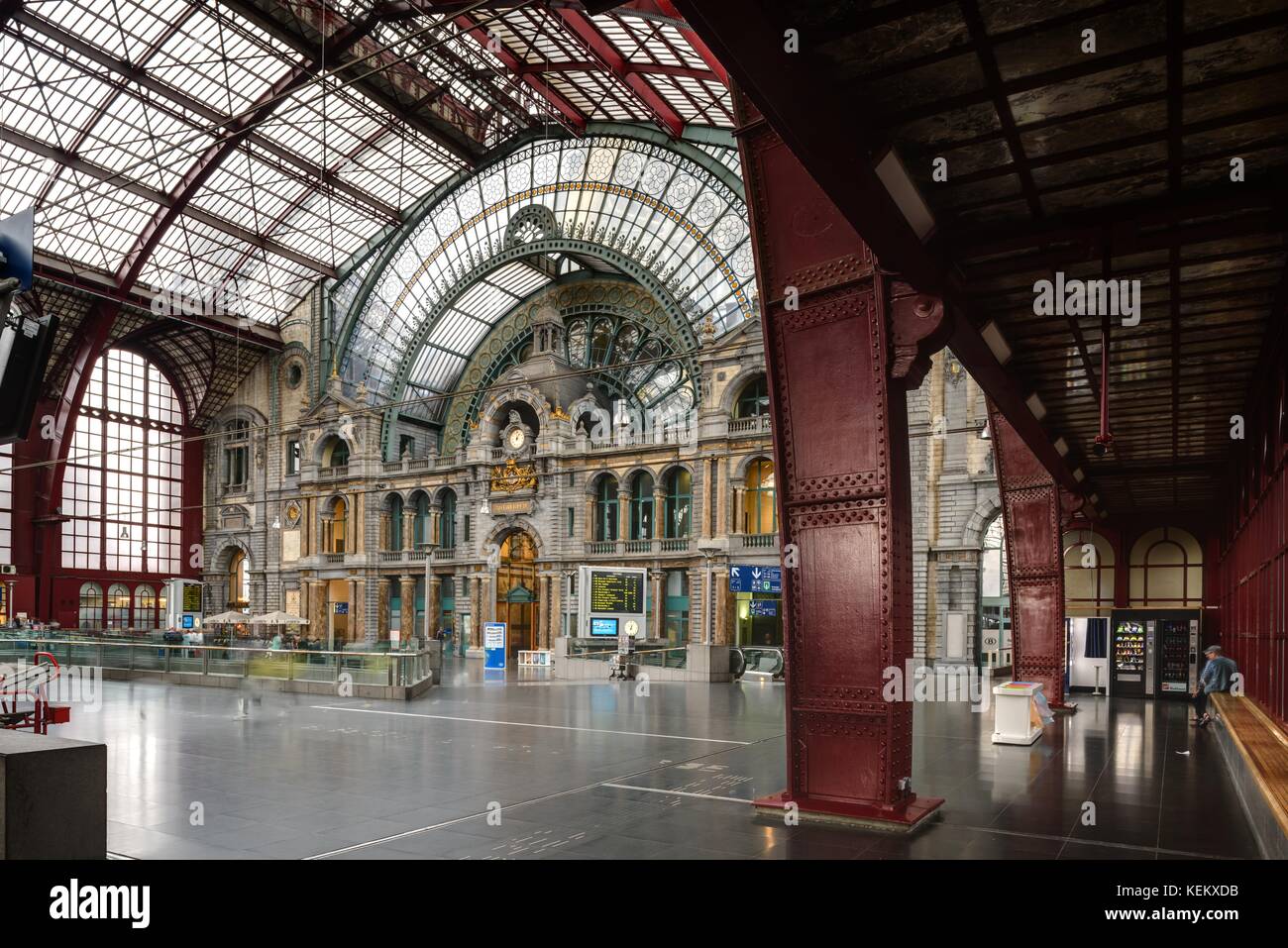 Bahnhof antwerpen centraal -Fotos und -Bildmaterial in hoher Auflösung ...
