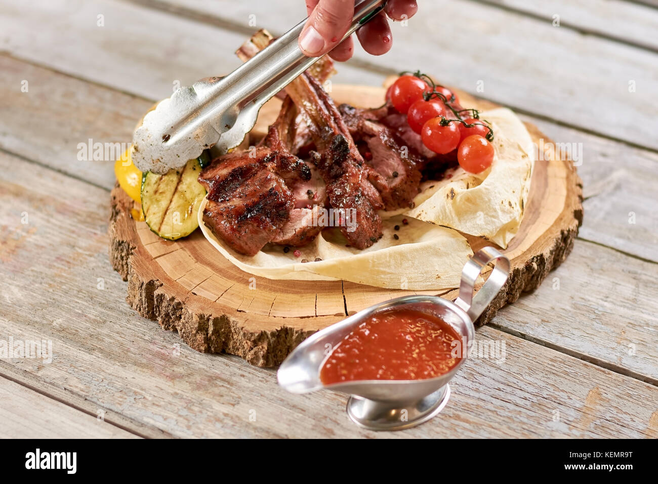 Rezept von gerösteten Kalb Rippen mit Gemüse. gegrillte Kalb Rippen mit ...