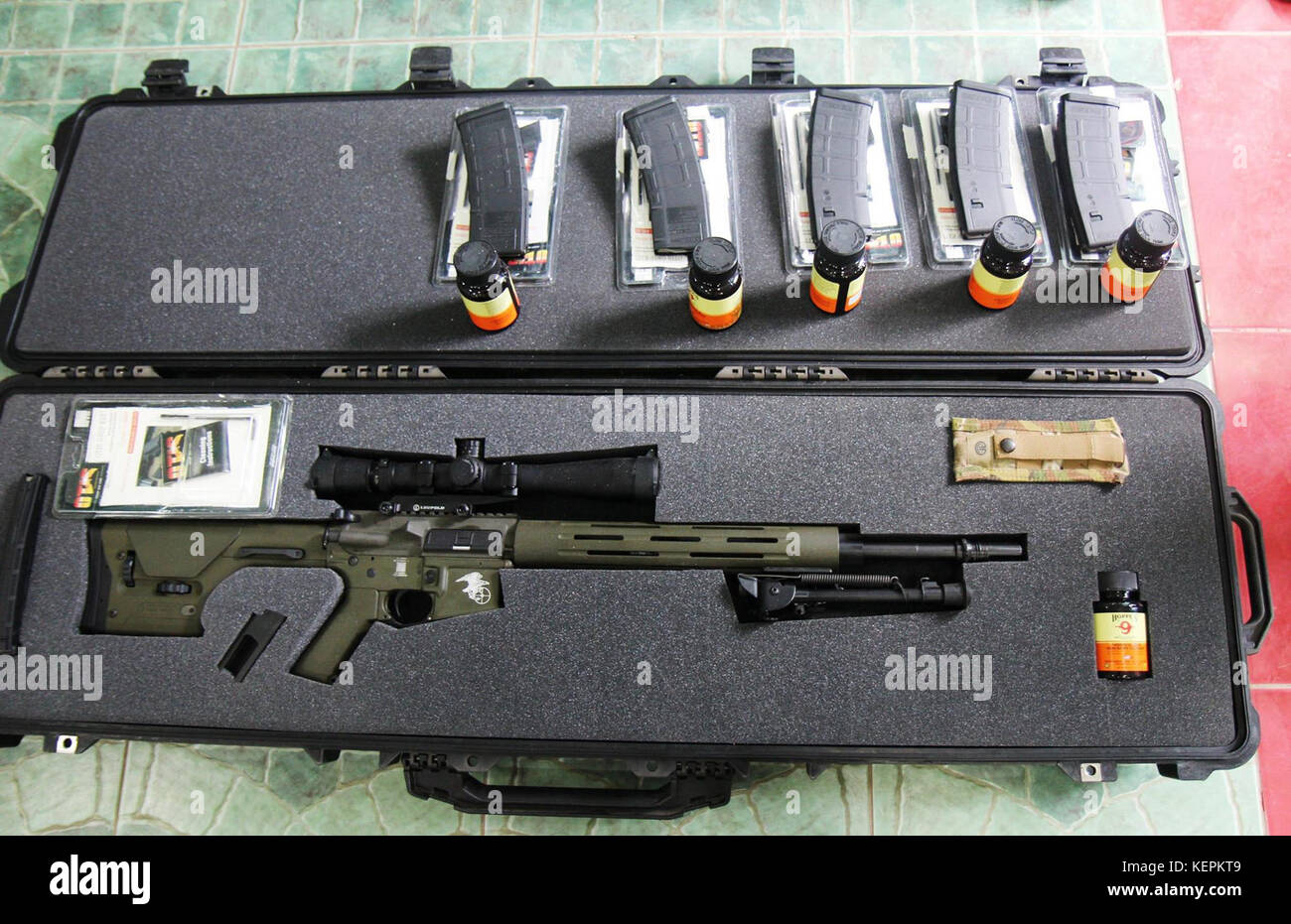 Gewehr Koffer Stockfotos und -bilder Kaufen - Alamy