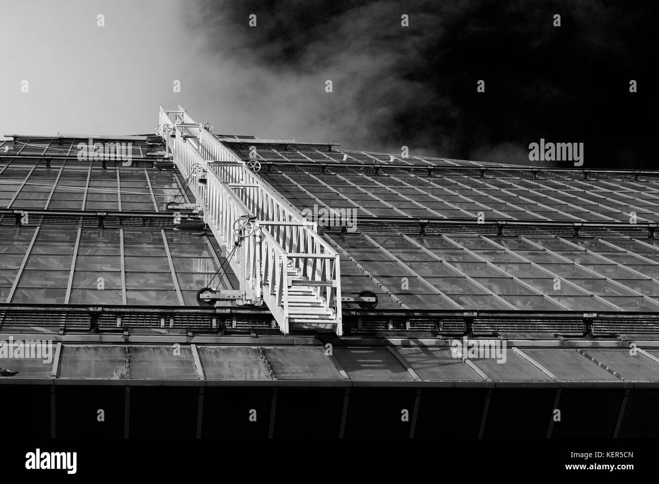 Tettoia con struttura in acciaio -Fotos und -Bildmaterial in hoher Auflösung – Alamy