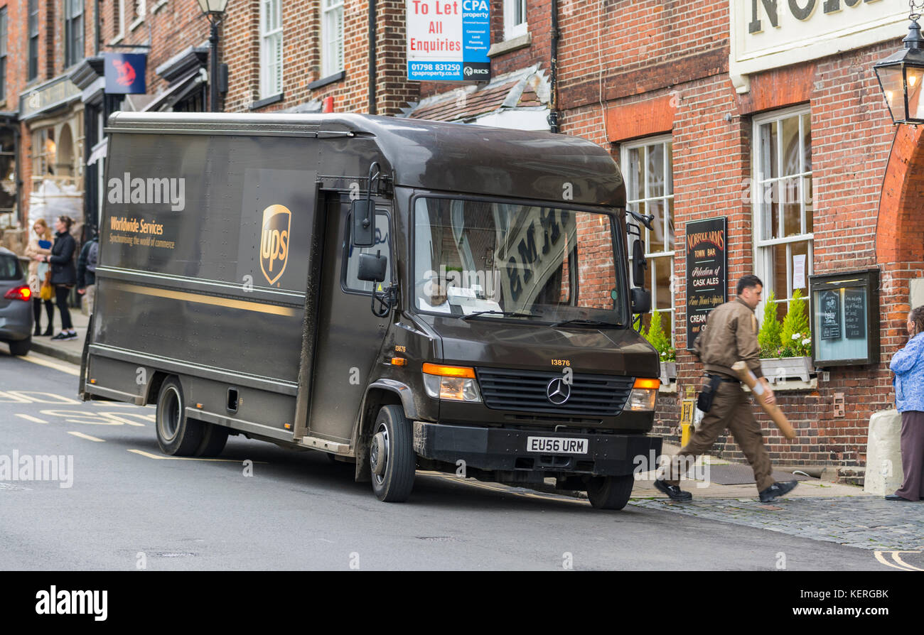 Ups Fahrer Stockfotos und -bilder Kaufen - Alamy