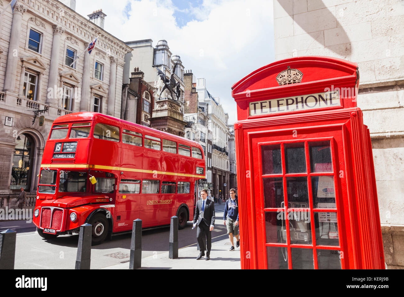 England, London, Vintage Routemaster roten Doppeldecker Bus und rote ...