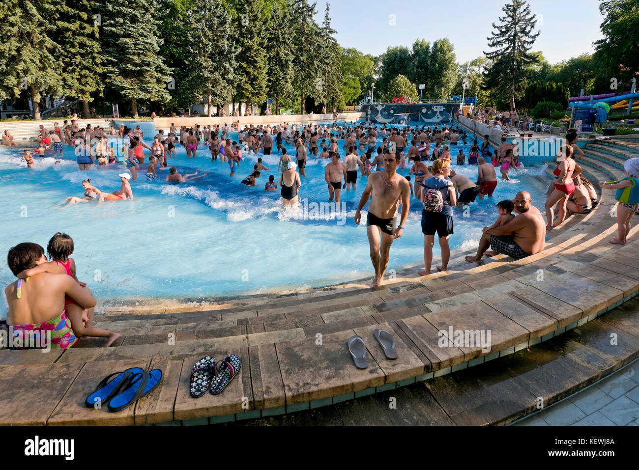 Horizontale Ansicht des Spezialisten Wellenbad bei Palatinus Strand in ...