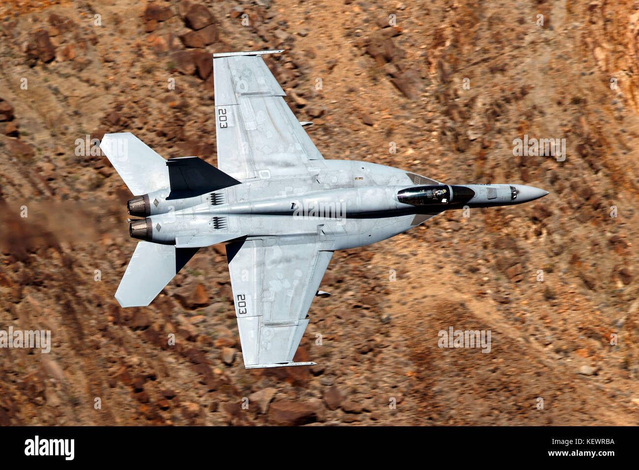 United States Navy Boeing F/A-18E Super Hornet (NH-203) vom VFA-14 ...