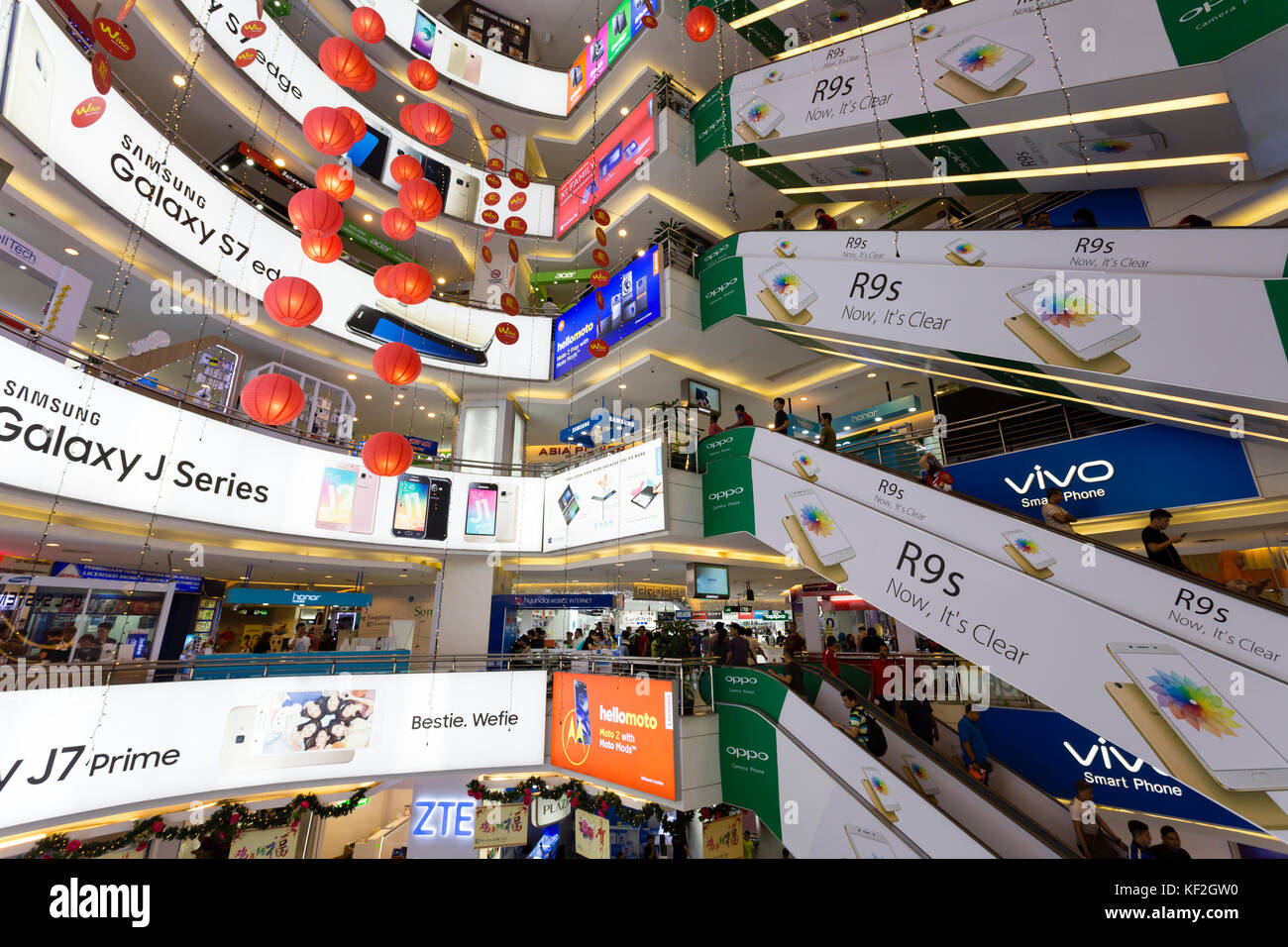Plaza niedrigen yat -Fotos und -Bildmaterial in hoher Auflösung – Alamy