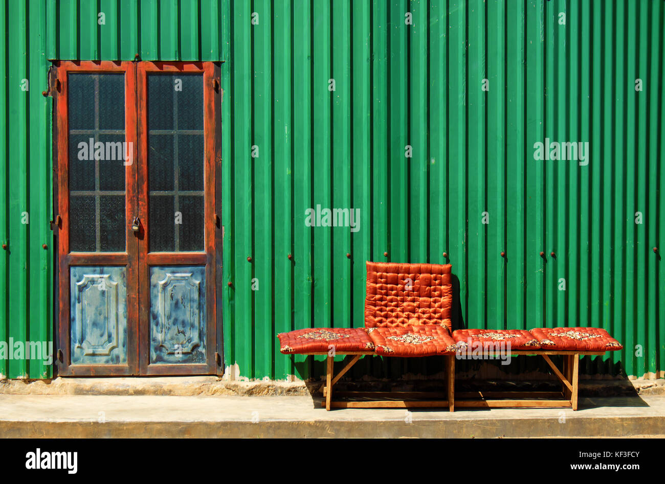 Zinkblech haus -Fotos und -Bildmaterial in hoher Auflösung – Alamy