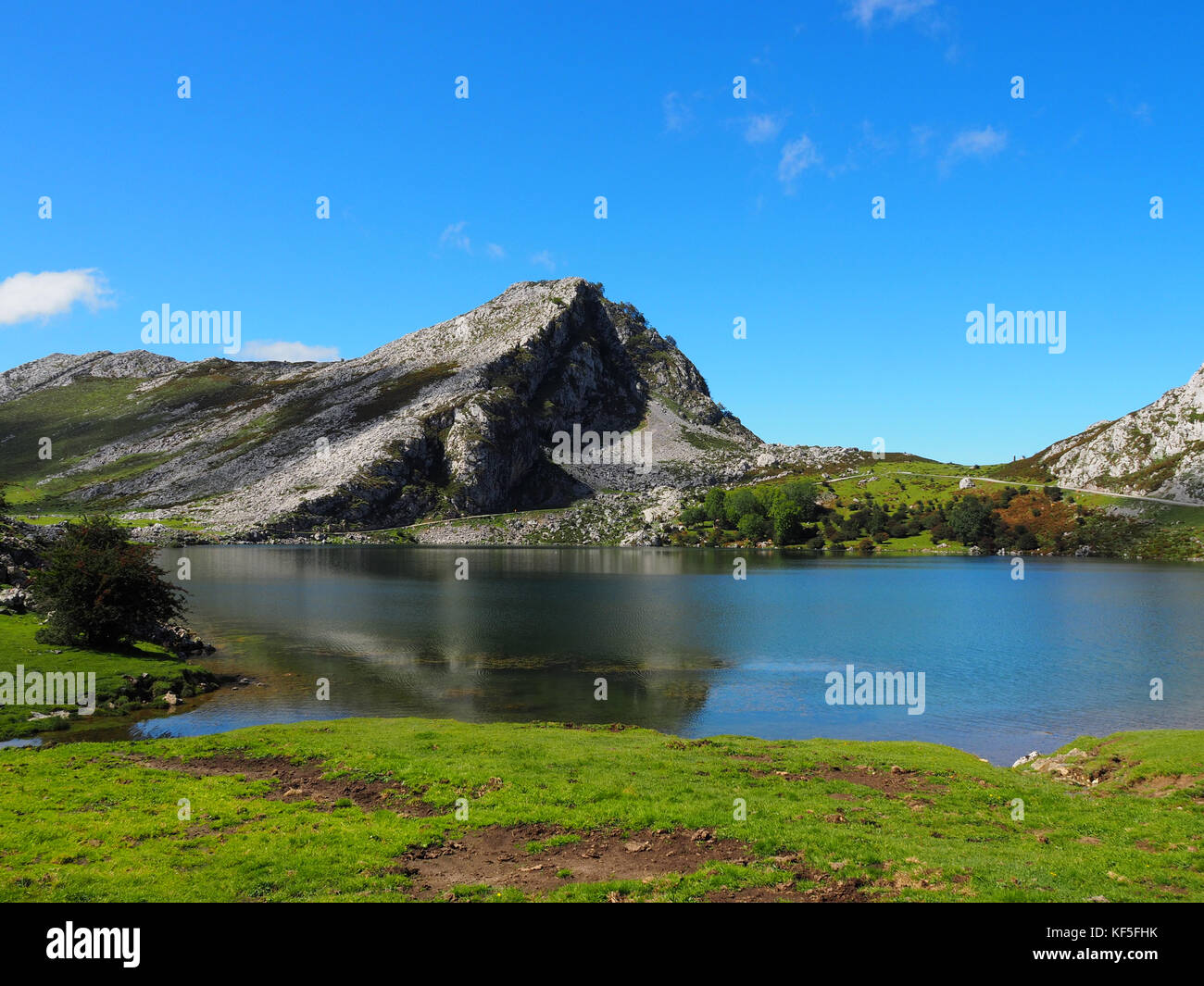 Enol lake covadonga asturias spain -Fotos und -Bildmaterial in hoher ...