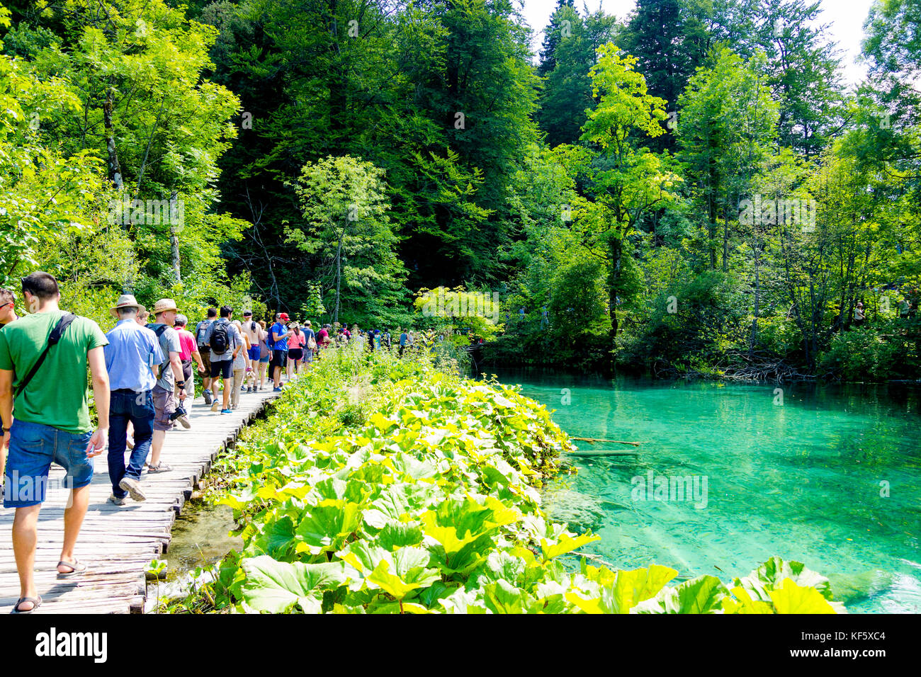 Idyllischer platz am bach -Fotos und -Bildmaterial in hoher Auflösung ...