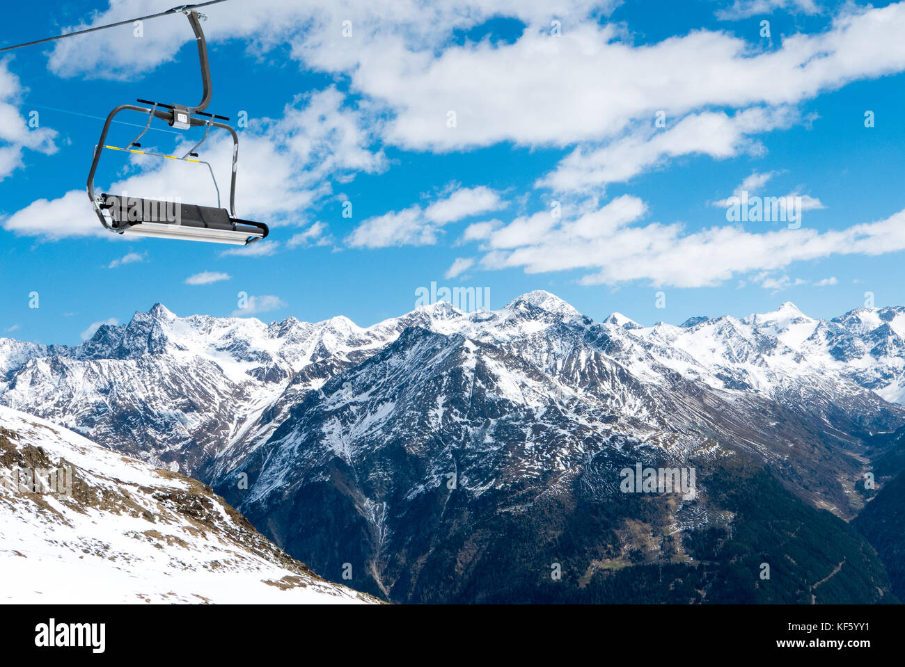 Sonnige berge mit sessellift -Fotos und -Bildmaterial in hoher ...