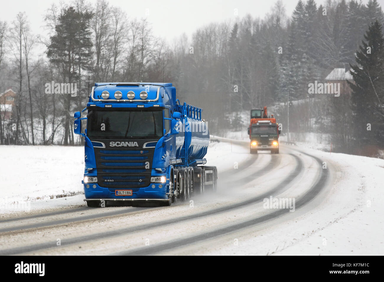 Alter lkw im schnee -Fotos und -Bildmaterial in hoher Auflösung – Alamy