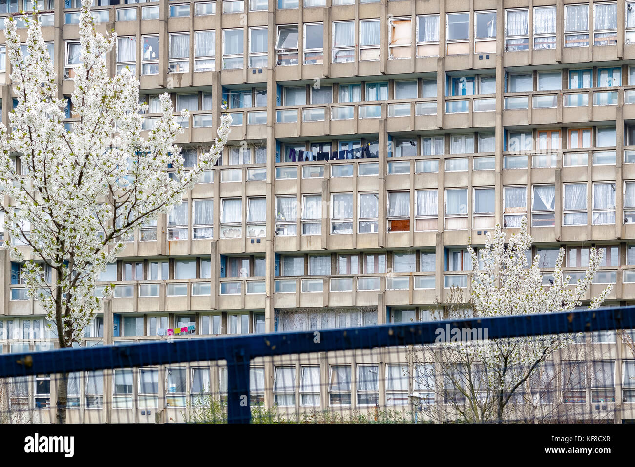 Robin hood estate london -Fotos und -Bildmaterial in hoher Auflösung ...