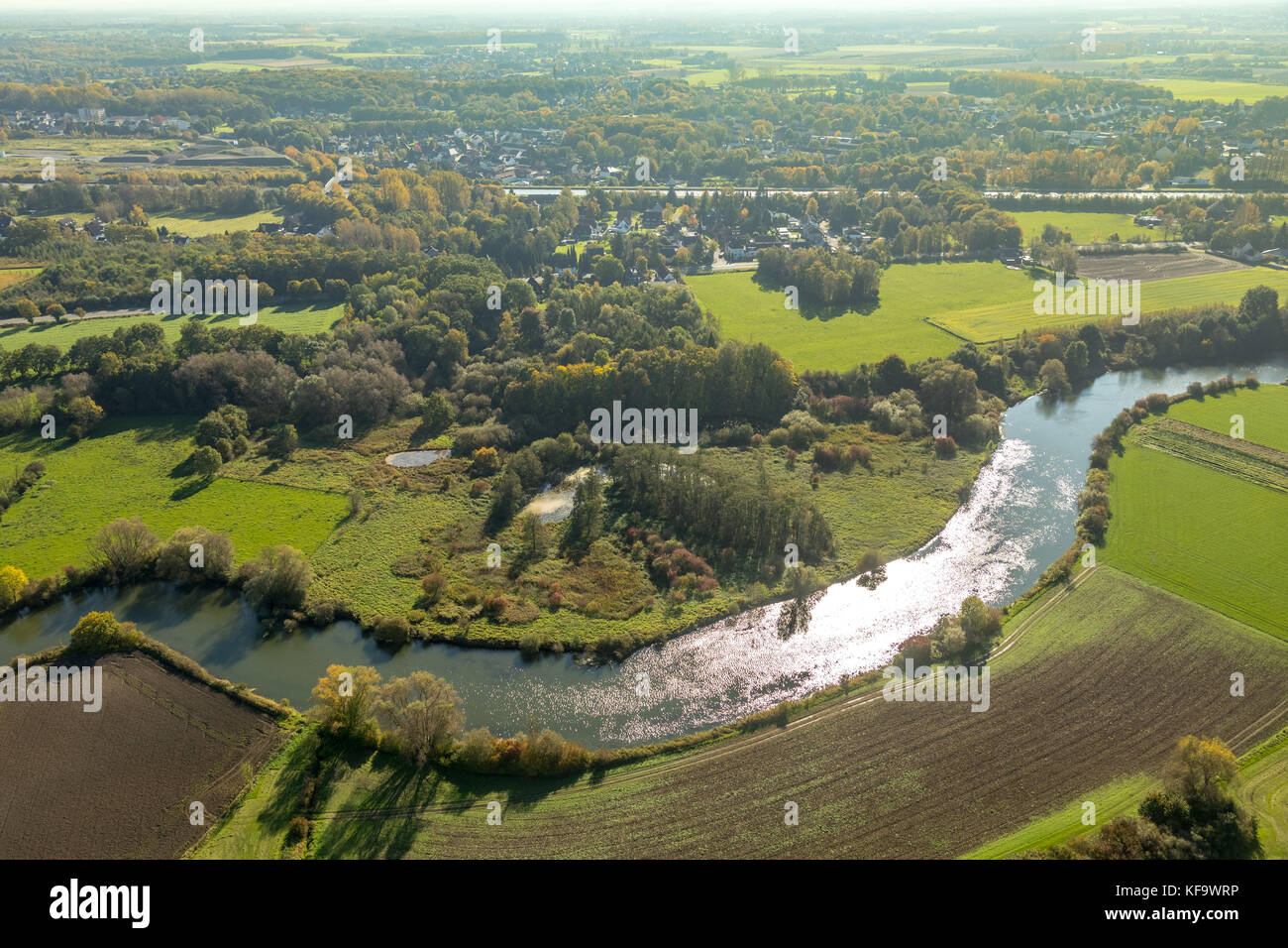 Lippe mäandert an der Stadtgrenze zwischen Werne und Bergkamen ...