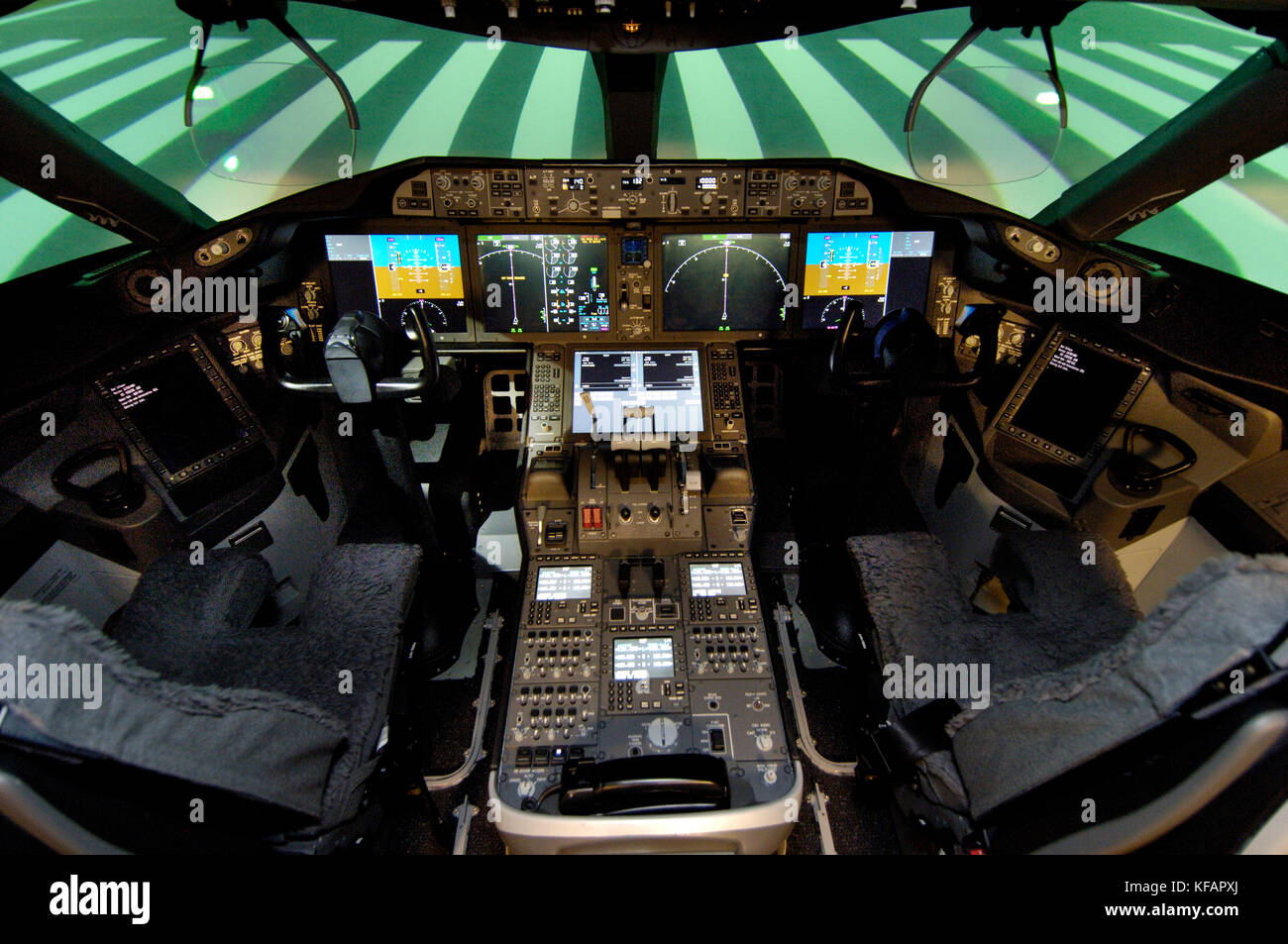 Cockpit boeing 787 b787 dreamliner -Fotos und -Bildmaterial in hoher ...