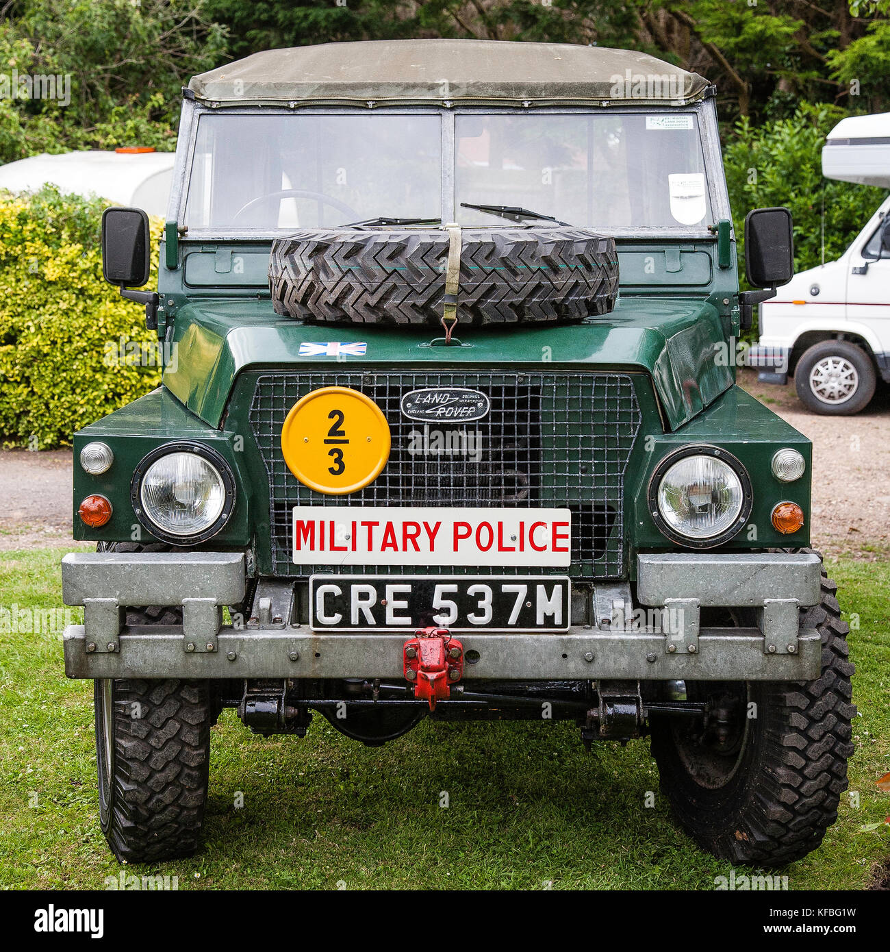 Old british military land rover -Fotos und -Bildmaterial in hoher ...