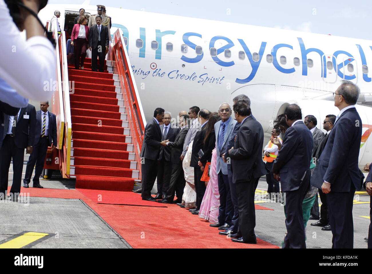 Herr danny antoine rollen faure absolvierte mit einem abschluss in ...